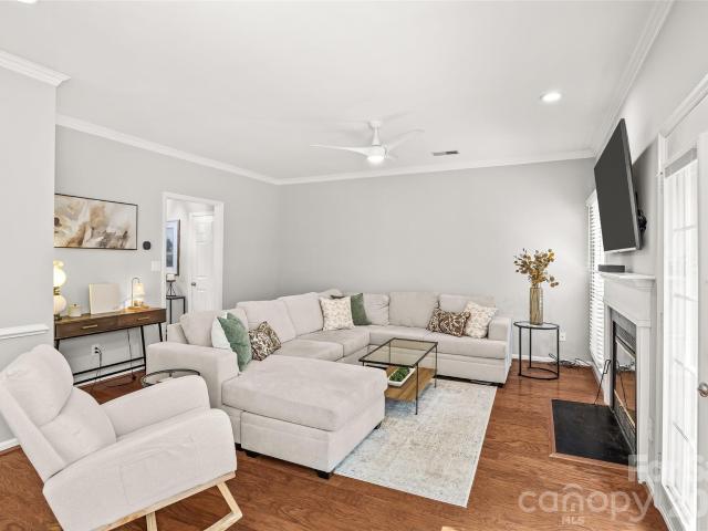 5933 Fitzwilliams Lane