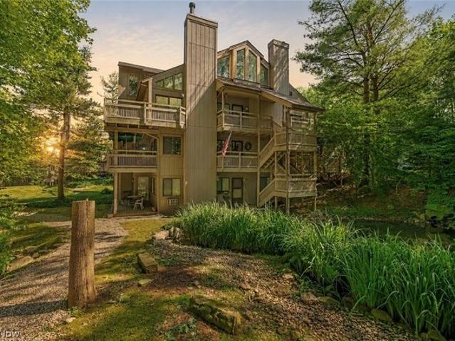 593 Meredith Ln, Cuyahoga Falls, OH 44223