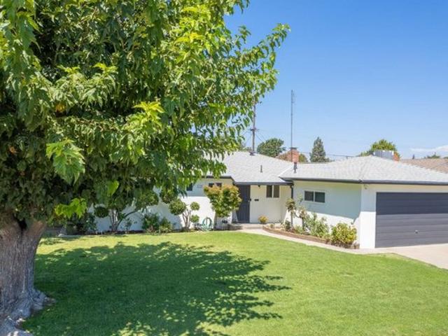 593 W Pico Ave, Clovis, CA 93612