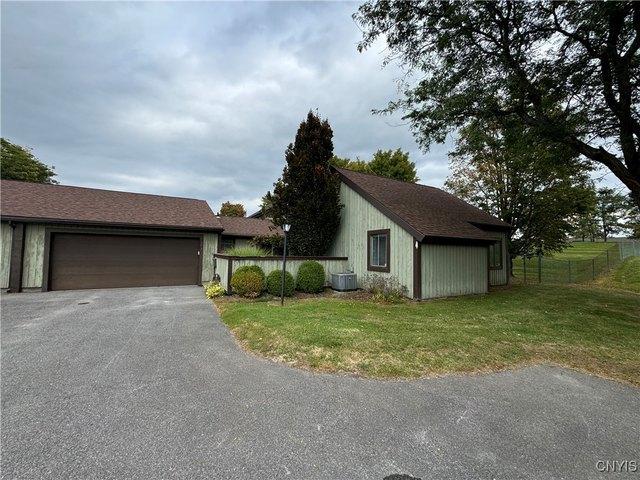 593 Village Blvd N, Baldwinsville, NY 13027