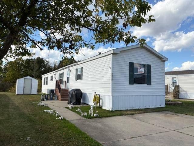 59455 Julie Ln, New Haven, MI 48048