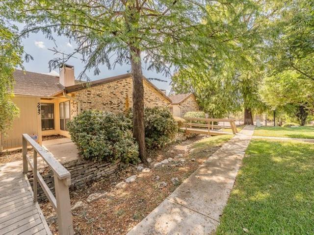 5945 Chimney Wood Cir, Fort Worth, TX 76112