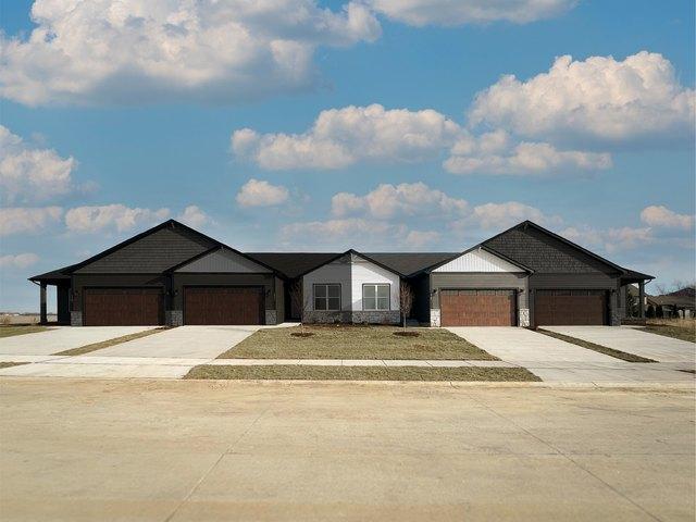 5946 Wildcat Way, Bettendorf, IA 52722
