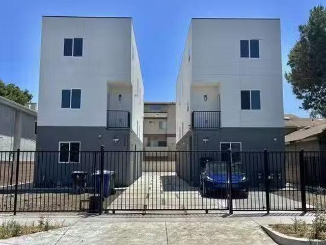 59402072 22326 Denker Ave