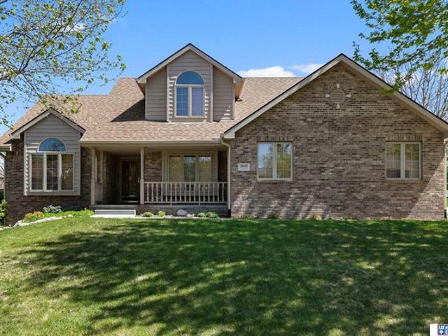 5940 Cross Creek Rd, Lincoln, NE 68516