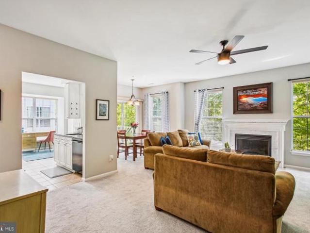 5940 Founders Hill Dr #202, Alexandria, VA 22310
