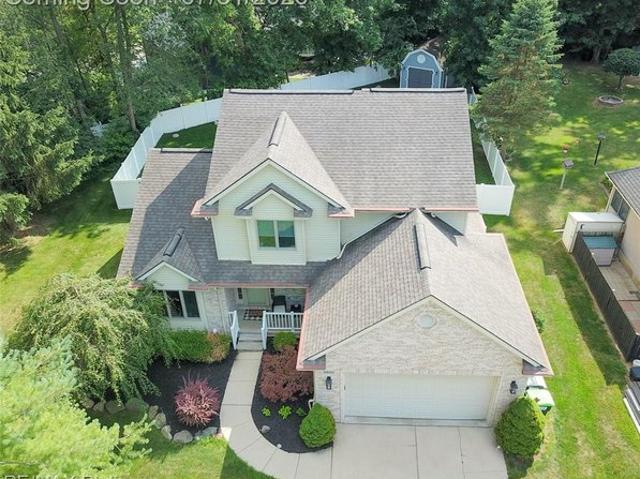 5940 Parent Dr, Brighton Township, MI 48116