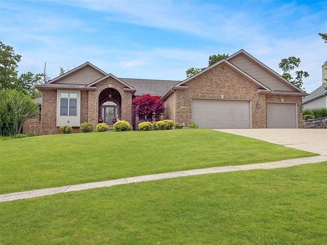 5940 Shady Hollow Dr, Erie, PA 16506