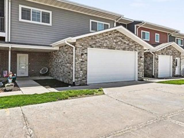 5941 N 158th Ct, Omaha, NE 68116