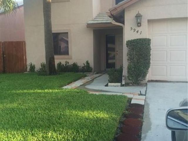 5941 Strawberry Lakes Cir, Lake Worth, FL 33463