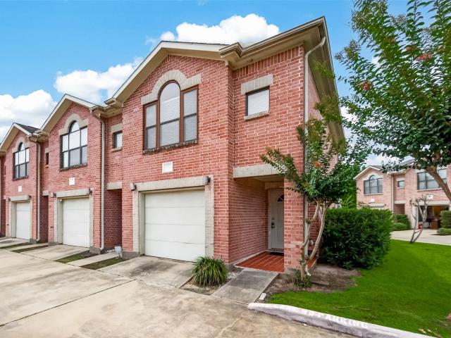 5941 South Loop E 104