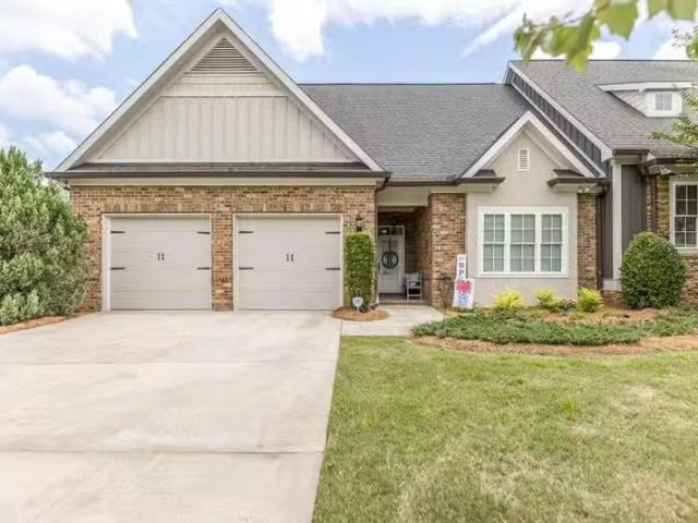 59426286 402 Leamington Ln