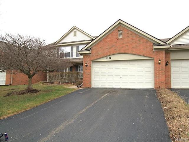 5942 Augusta Ln, Holly, MI 48439