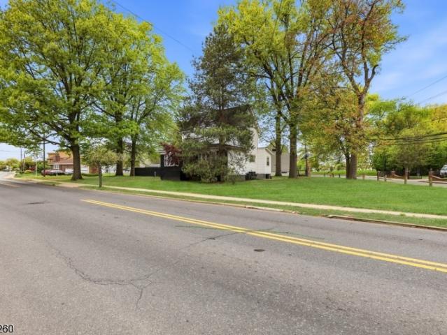 594 Belleville Ave