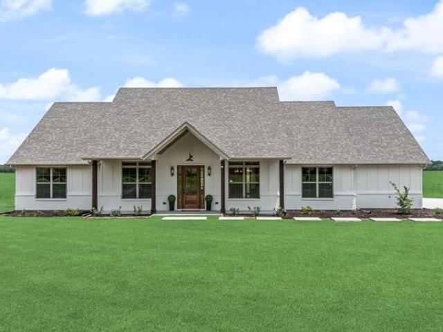 594 Sedalia Rd, Van Alstyne, TX 75495