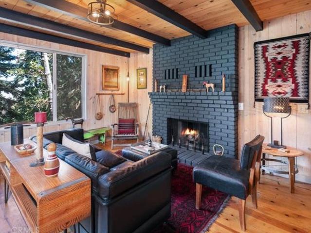 594 Sunderland Ct, Lake Arrowhead, CA 92352