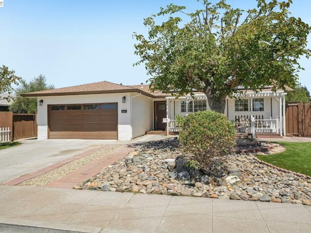 5954 Running Hills Ave