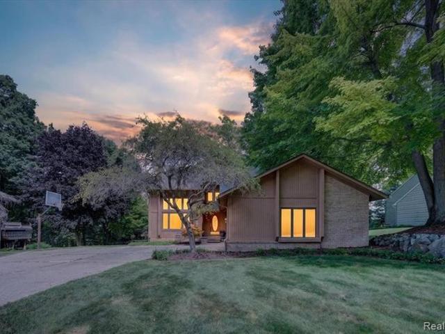 5954 Snow Apple Dr, Independence, MI 48346