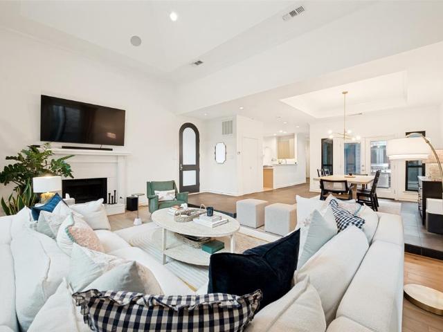 5957 Lindenshire Lane