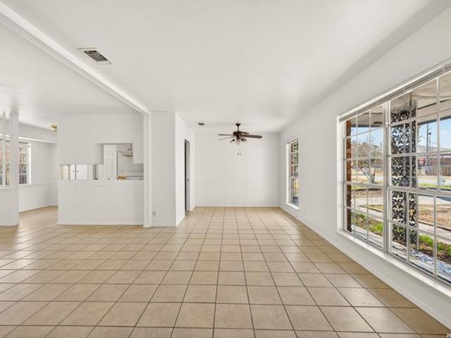 5958 Midcrown Dr, San Antonio, TX 78218