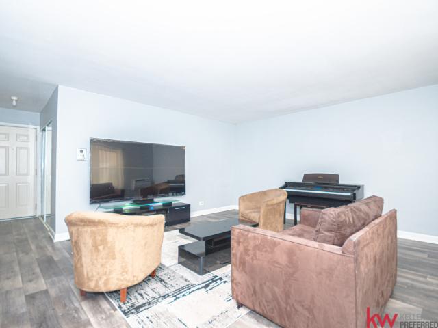 5950 N Kenmore Avenue # 208