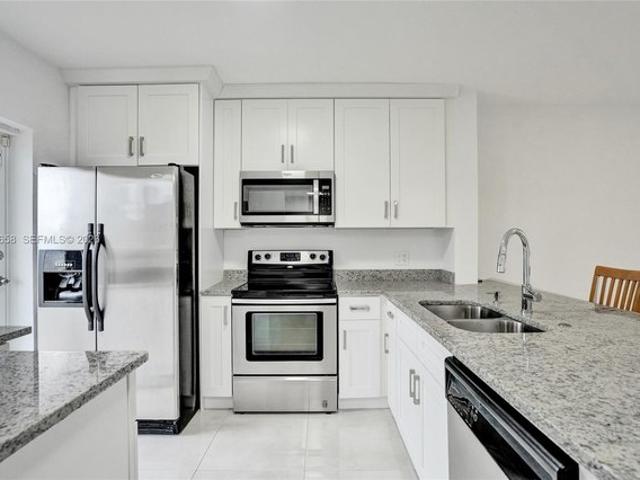 5950 Del Lago Cir Apt 104, Sunrise, FL 33313