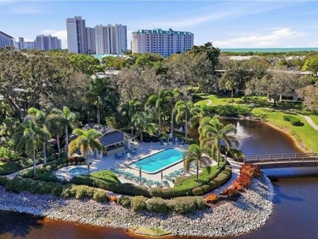 5950 Pelican Bay Blvd Apt 125, Naples, FL 34108