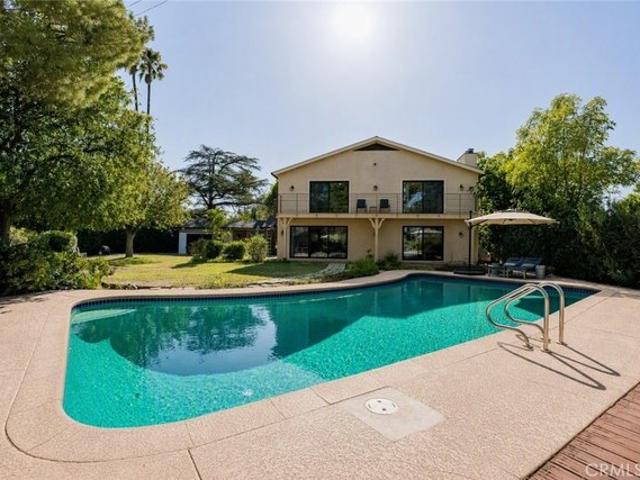 5950 Winnetka Ave, Woodland Hills, CA 91367