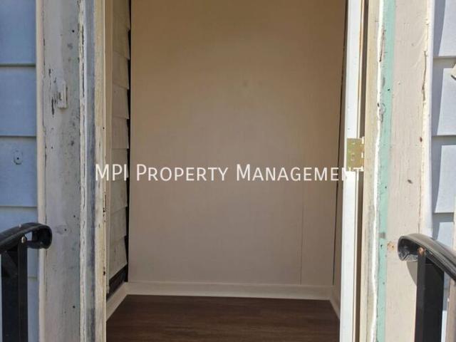 5951 N. 37th Street, Milwaukee 2 Bedroom Lower Duplex
