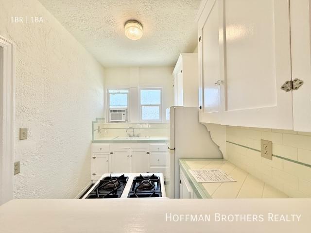 5953 Barton Ave Los Angeles, CA 90038