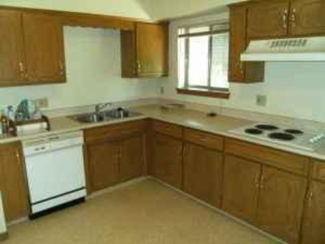 $595 / 2br APT W/ ATTACHED GARAGE, NEW CARPET, HUGE MASTER BR, ONSITE LAUNDRY Benson map