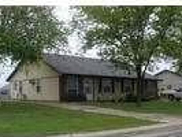 $595 / 2br Great 2BR! New Carpet and Vinyl! Close to SIA CAT Hospitals!