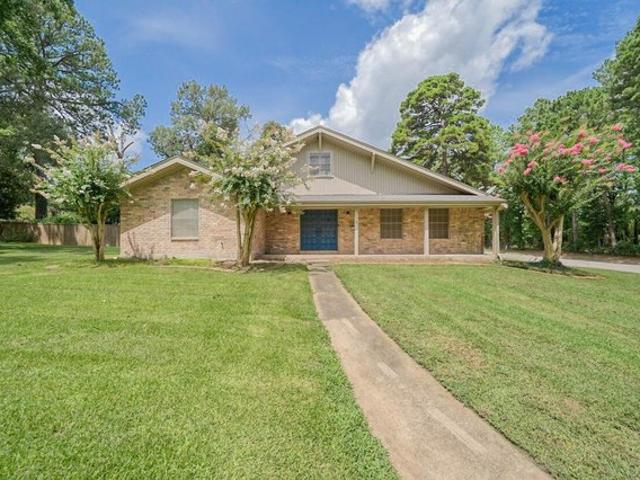 595 Country Pl, Longview, TX 75605