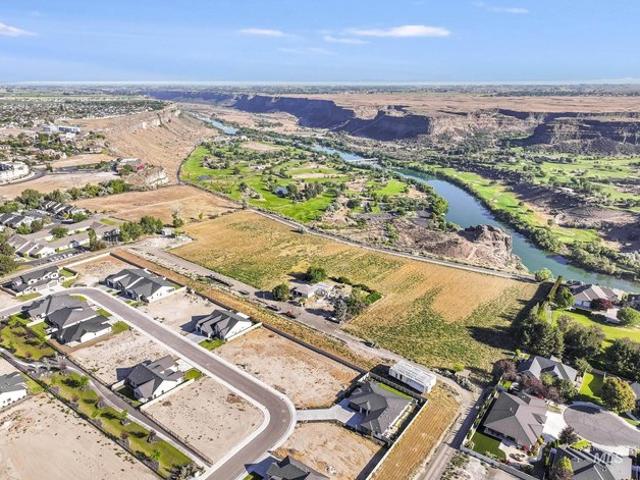 595 Canyon Falls Dr, Twin Falls, ID 83301