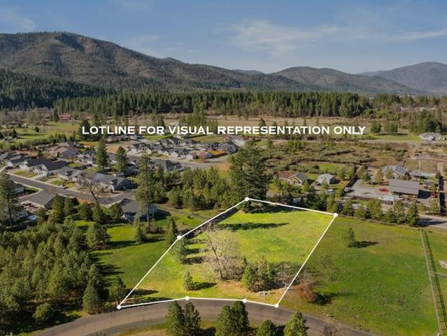595 E Forks Cir, Cave Junction, OR 97523