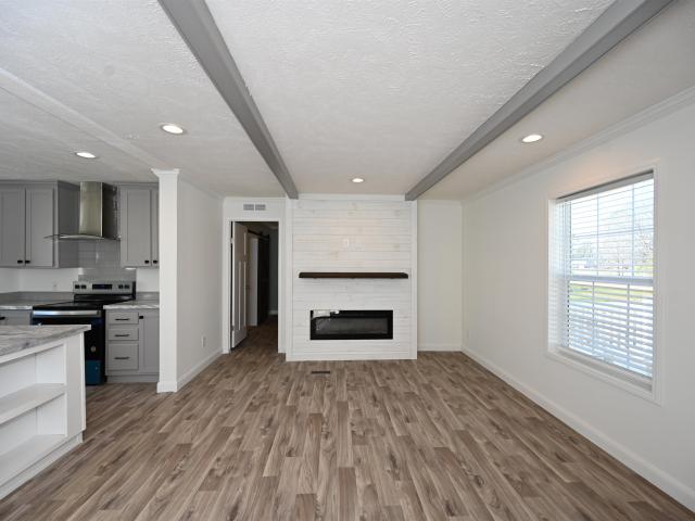 595 Loop Circle