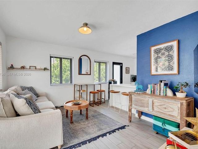 595 NW 101st St, Miami, FL 33150