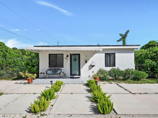 595 NW 101st St, Miami, FL 33150