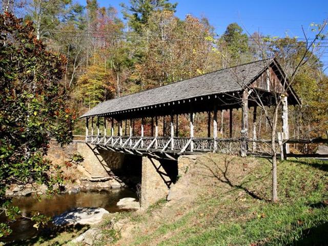 595 Rock Creek Ridge Rd, Bakersville, NC 28705