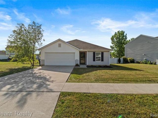 595 Rockway Dr, Linden, MI 48451