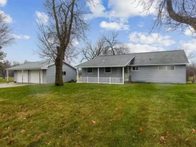 595 RICKEY ALLEN DR, ROBINS, IA 52328 Single Family Residence.