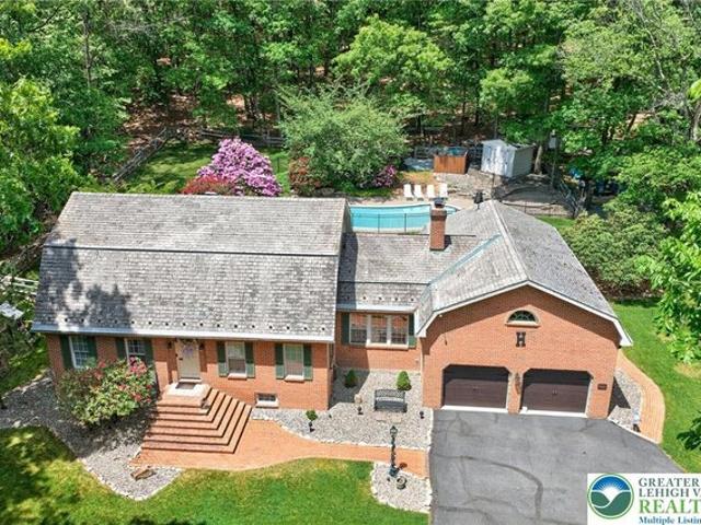 595 Walnut Ave, Pen Argyl, PA 18072