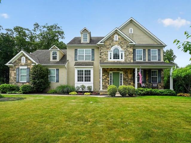 5967 Woodridge Dr, Green Lane, PA 18054