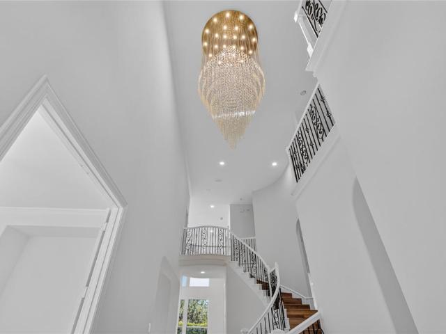 5968 Louis Lane