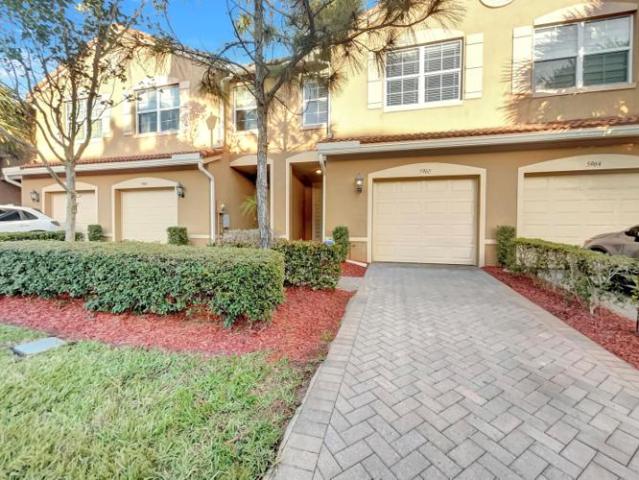 5962 Monterra Club Dr, Lake Worth, FL 33463