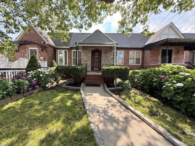 5962 69th Ln, Maspeth, NY 11378