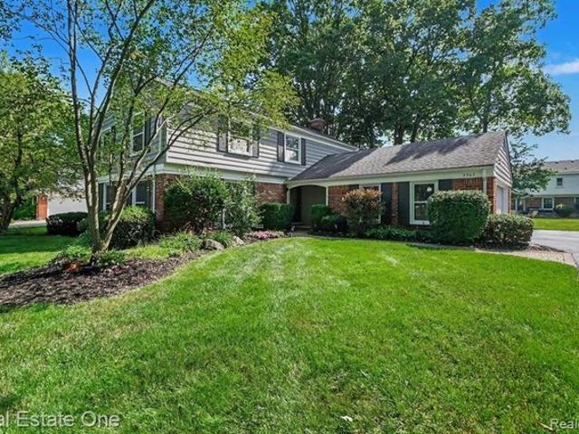 5963 Barnstable Ct, West Bloomfield Township, MI 48322