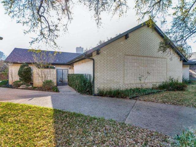 5963 River Bend Dr, Benbrook, TX 76132 | MLS #21210