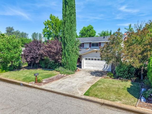 596 Estate St, Redding, CA 96002