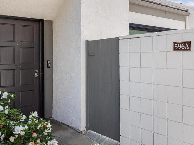 596 W Huntington Drive A